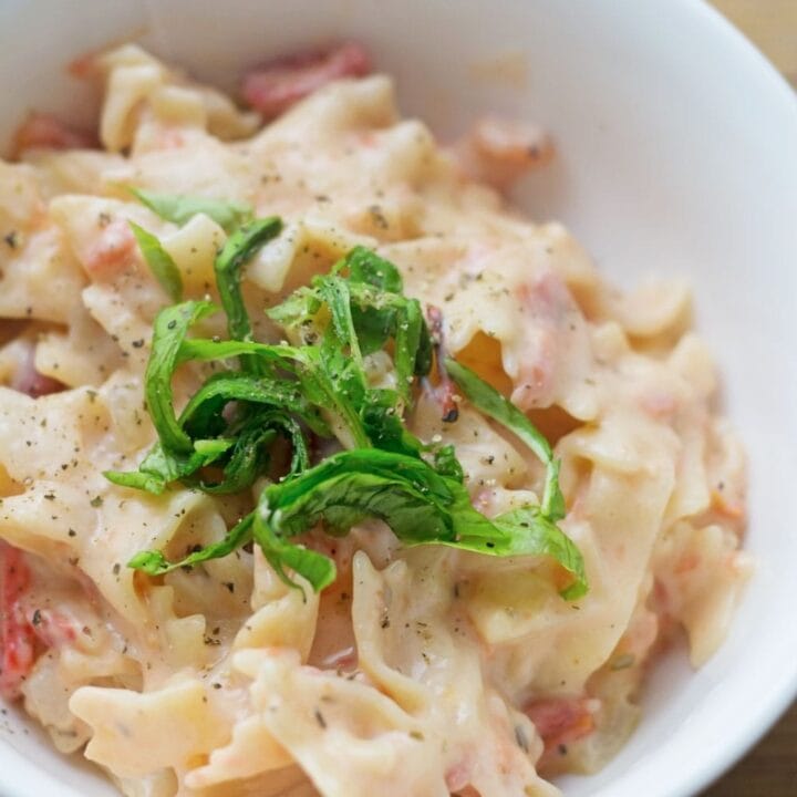 Cheesy Roasted Red Pepper One Pot Pasta • The Cook Report